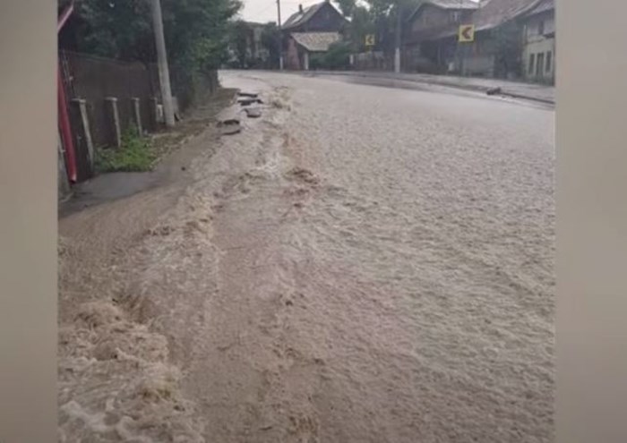 Обилни дождови предизвикаа поплави и во Романија За Се