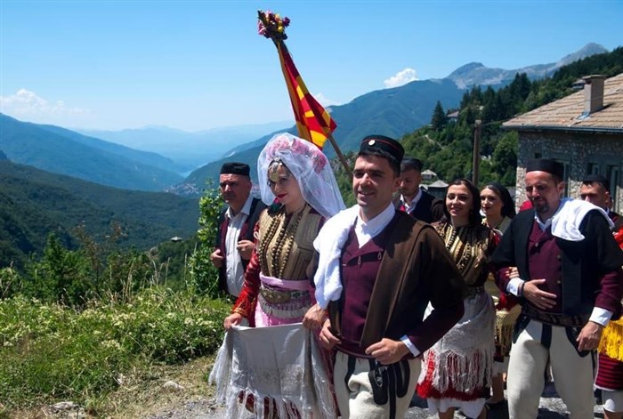 Фото Се одржа 48 издание на традиционалната манифестација Галичка свадба За Се