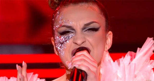 Струмичанката Славица Ангелова „растури“ со пеењето во „Ѕвездите на Гранд“ и влезе директно во 6